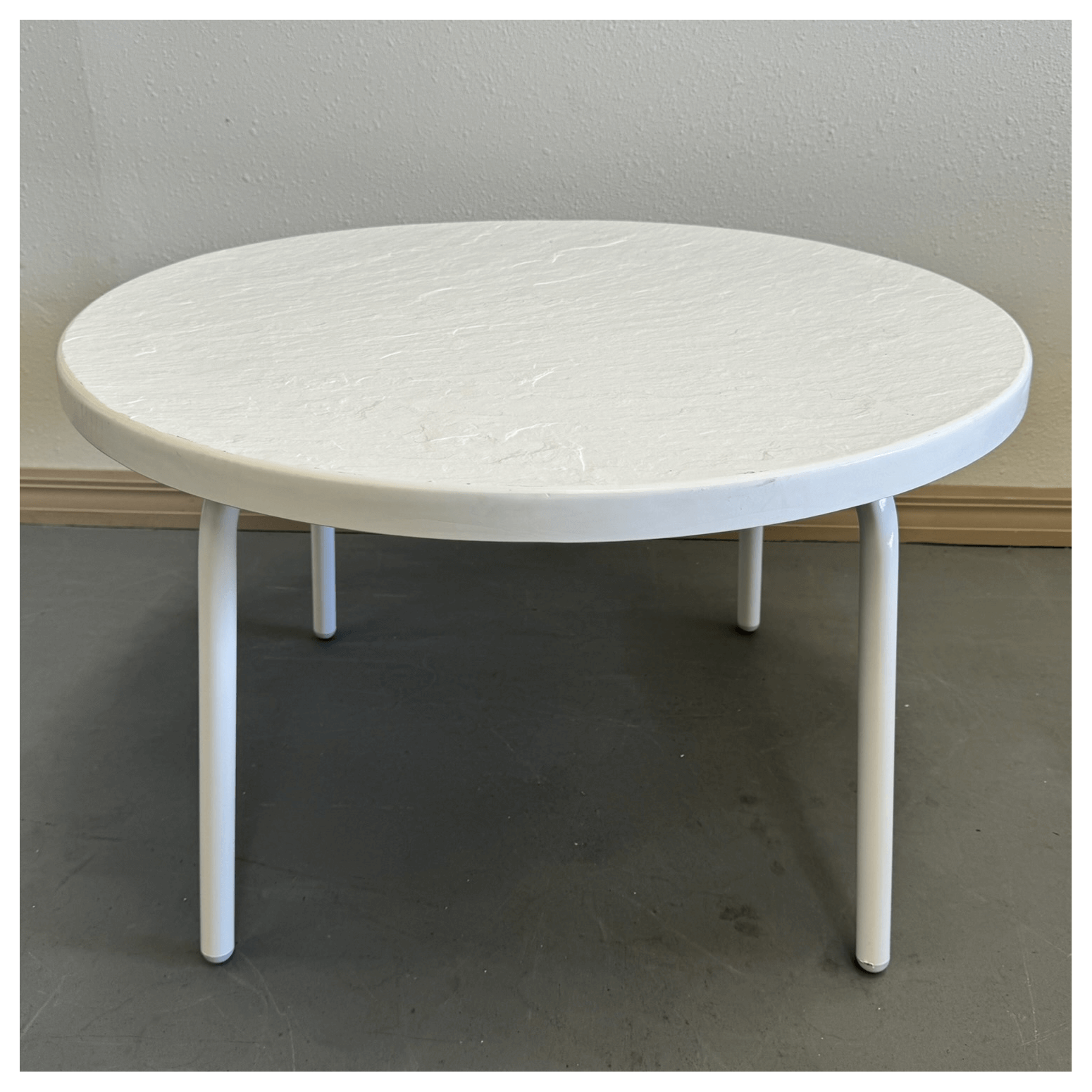 Classic 24″ Round Fiberglass Patio Side Table – Picnic Furniture ...