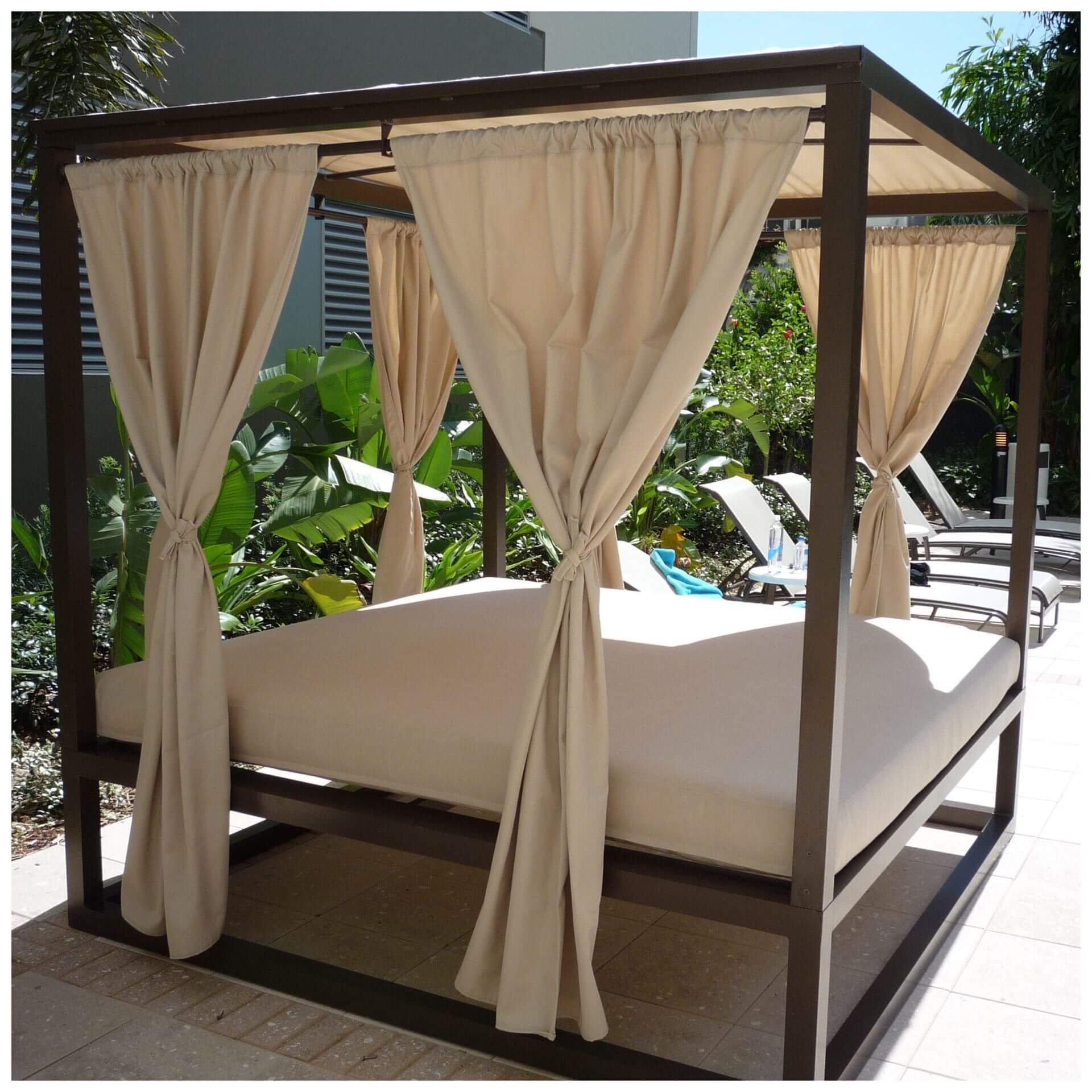 Eclipse Outdoor Daybed with Canopy and Curtains - Picnic Furniture